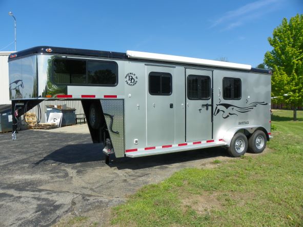 Bumper Pull 2 Horse Straight Load Trailer: Double D Trailers