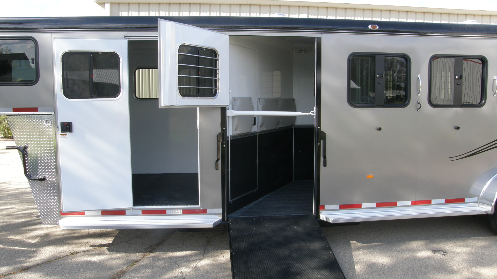 3 Horse Bumper Pull Slant Load Trailers