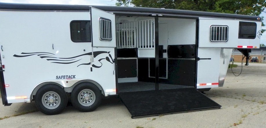 Reverse Load Horse Trailers: 5 Reasons Why Everyone Wants One!
