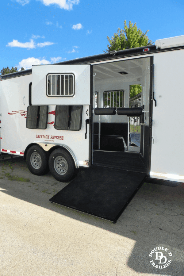 Reverse Load Horse Trailers: Slant Load With SafeTack Design