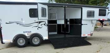 Read This Guide Before Buying a Side Load Horse Trailer